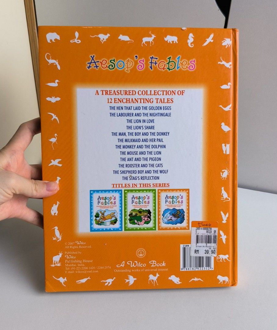 Hardcover Aesop's fables A treasured collection of 12 enchanting tales ...