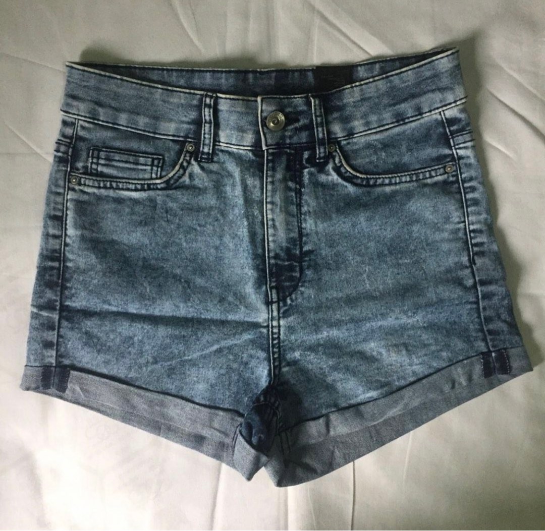 H&M clean cut denim shorts, Women's Fashion, Bottoms, Shorts on Carousell