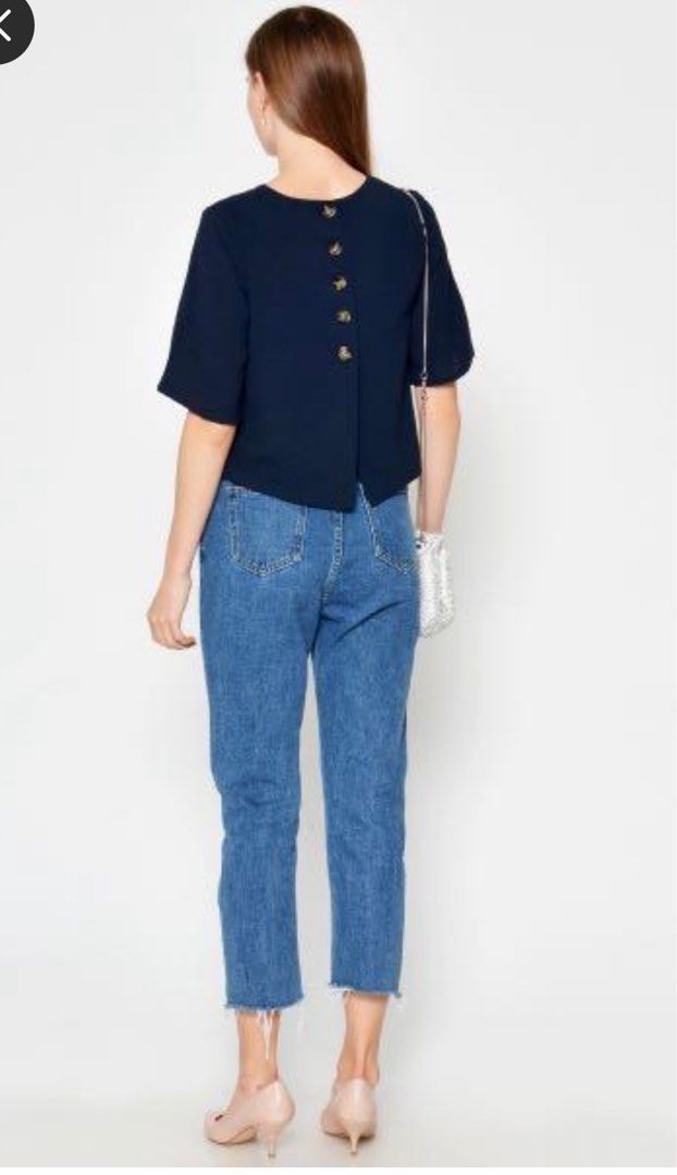 LAB back button top in green, Women's Fashion, Tops, Blouses on Carousell