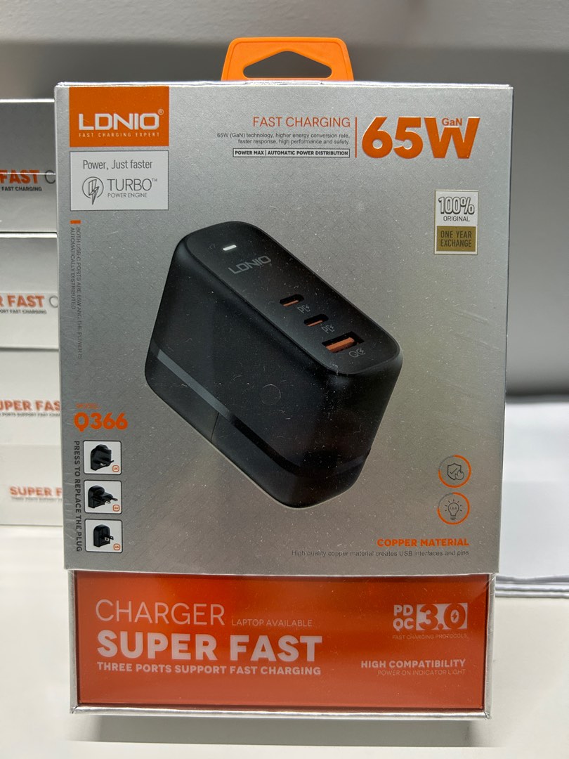 LDNIO GaN 65W 3 port super fast charger w/multi country adapter. (USBC ...