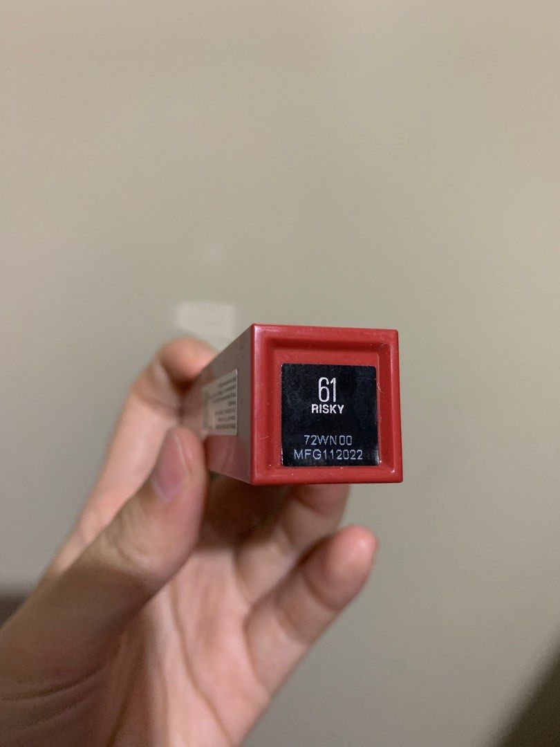 Maybelline Vinyl Ink 61 Risky, Kesehatan & Kecantikan, Rias Wajah di ...