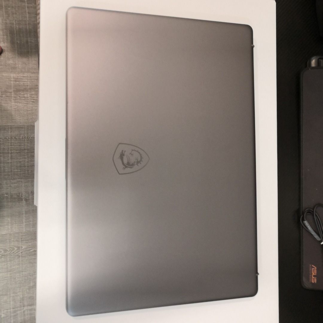 MSI Creator Z17HXStudio 17吋(i9-13950HX/64G/2T SSD/RTX4070-8G) A13VGT-083TW, 電腦及科技產品, 桌上電腦或筆記型電腦在旋轉拍賣