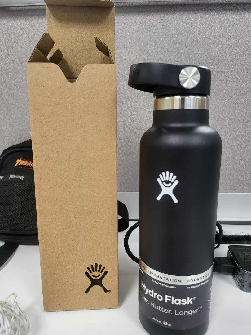 Original hydroflask 21oz, Furniture & Home Living, Kitchenware ...
