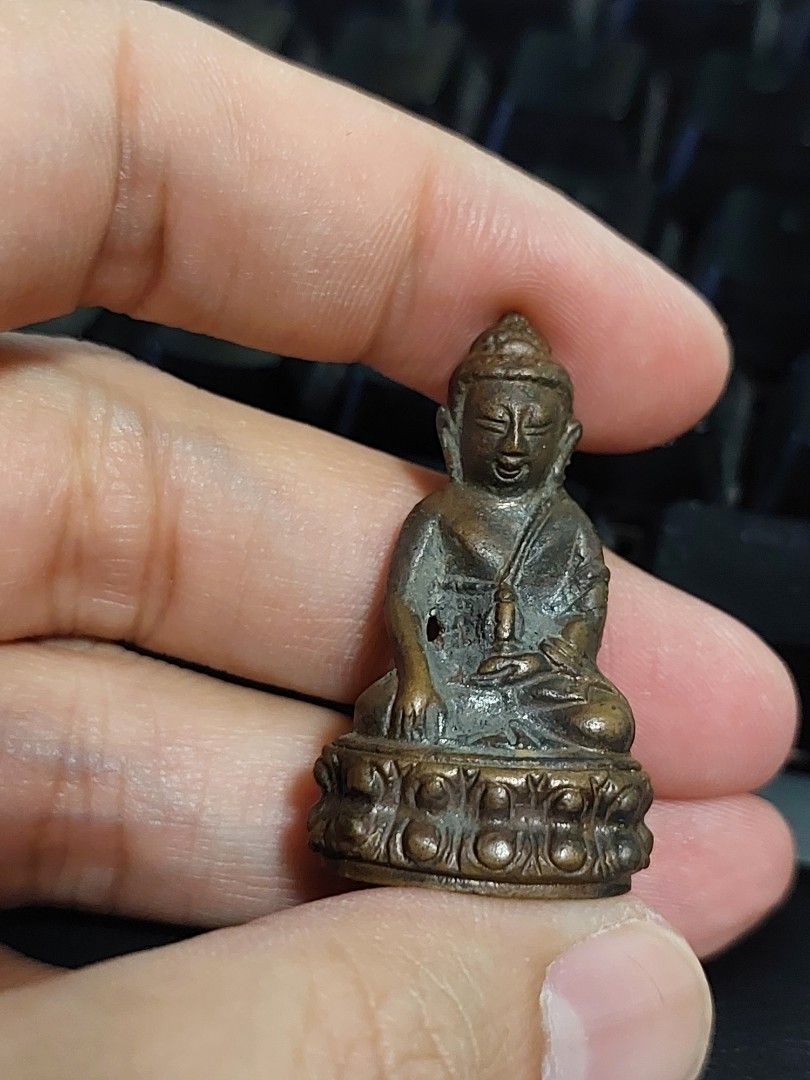 Phra kring phra chaiwat wat chang, Hobbies & Toys, Memorabilia & Collectibles, Religious Items ...