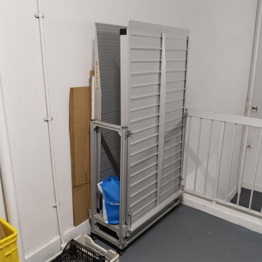 Portable ramp for 2 steps stairs., Everything Else on Carousell