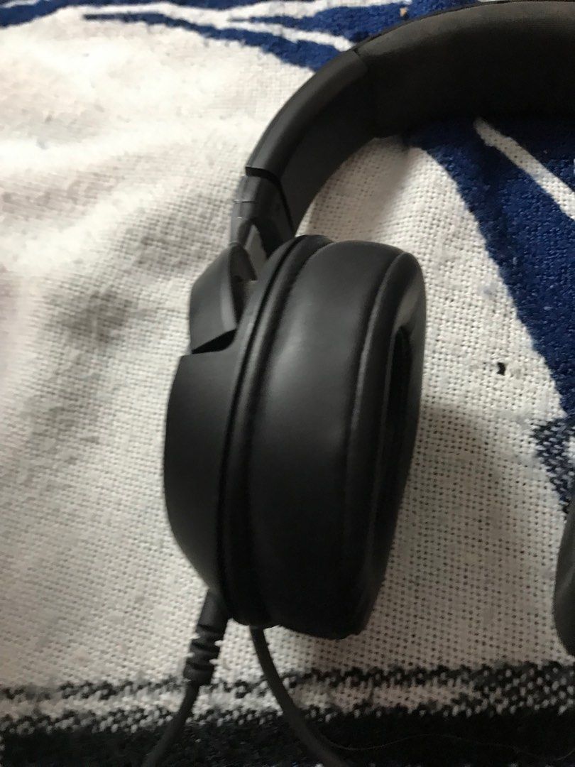razer headphones, Audio, Headphones & Headsets on Carousell