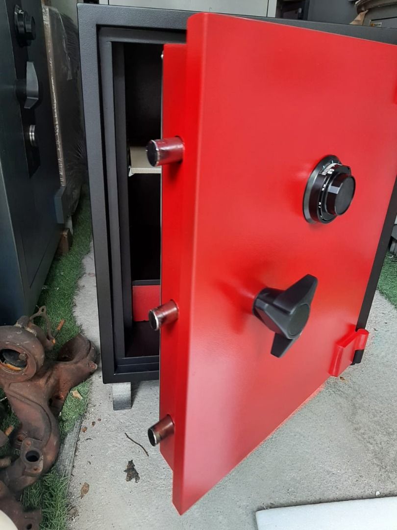 Safebox, safety locker, peti besi, Furniture & Home Living, Security ...