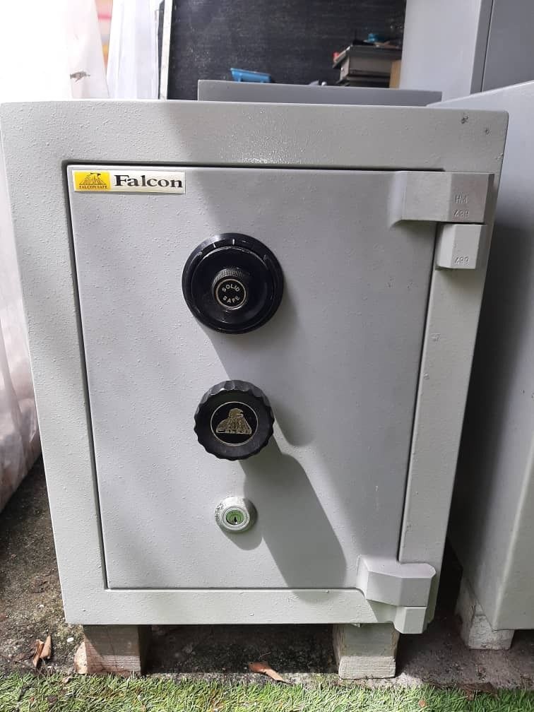 Safebox, safety locker, peti besi, Furniture & Home Living, Security ...