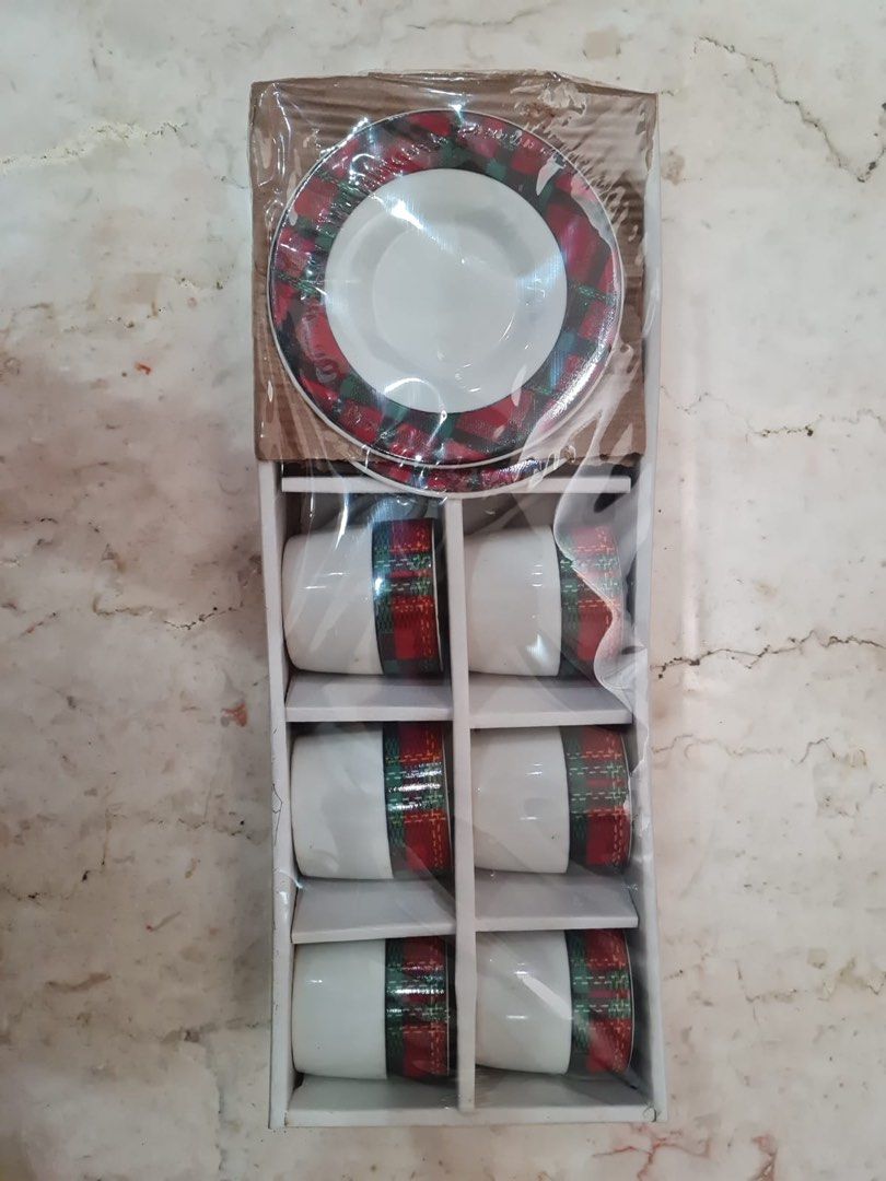 Satu set piring dan gelas kecil, Kitchen & Appliances di Carousell