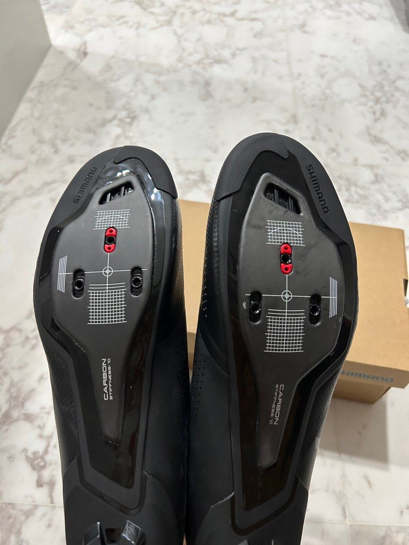 Shimano SH- RC 702 road bike shoes, Sports Equipment, Bicycles & Parts, Bicycles on Carousell