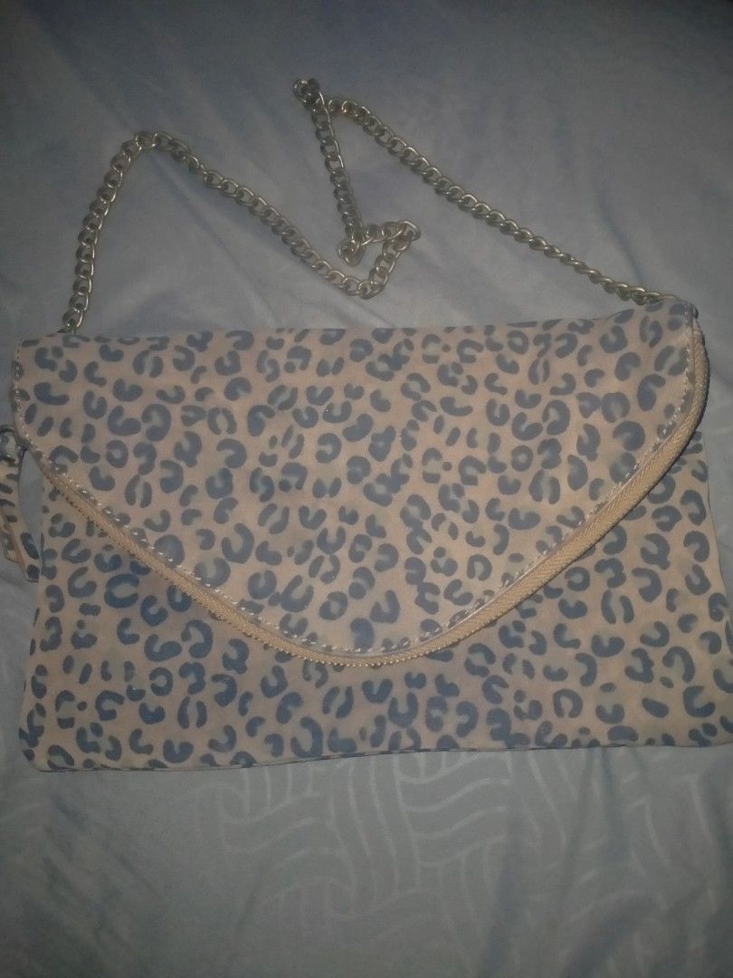 Shoulder Kulas Leopard, Fesyen Wanita, Tas & Dompet di Carousell