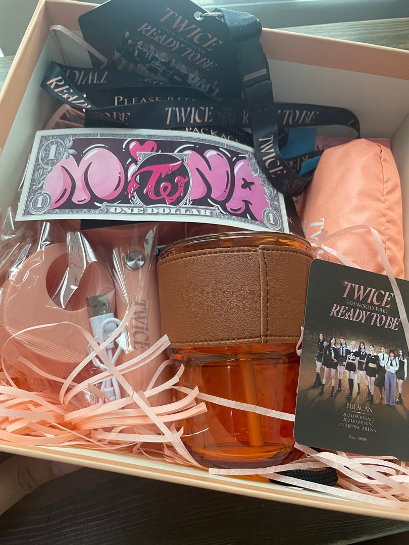 TWICE READY TO BE VIP GIFT AND HOODIE, Hobbies & Toys, Memorabilia ...