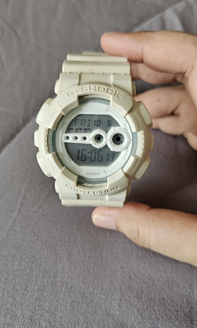 White G- Shock, Men's Fashion, Watches & Accessories, Watches on Carousell