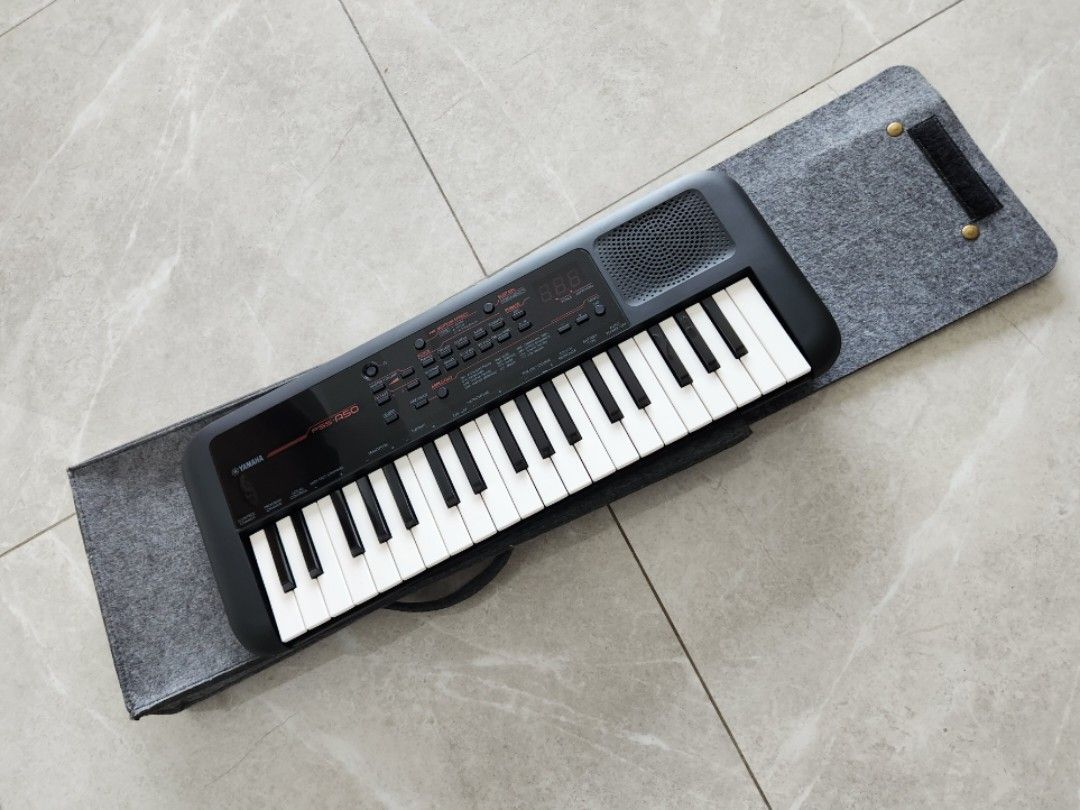 Yamaha Mini Portable Keyboard with Speaker and MIDI, can play aloud or ...
