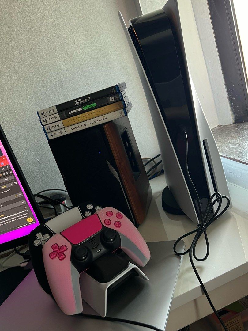 3MOS OLD PS5 Disc Edition with 2 contollers, charging dock and 4 games ...