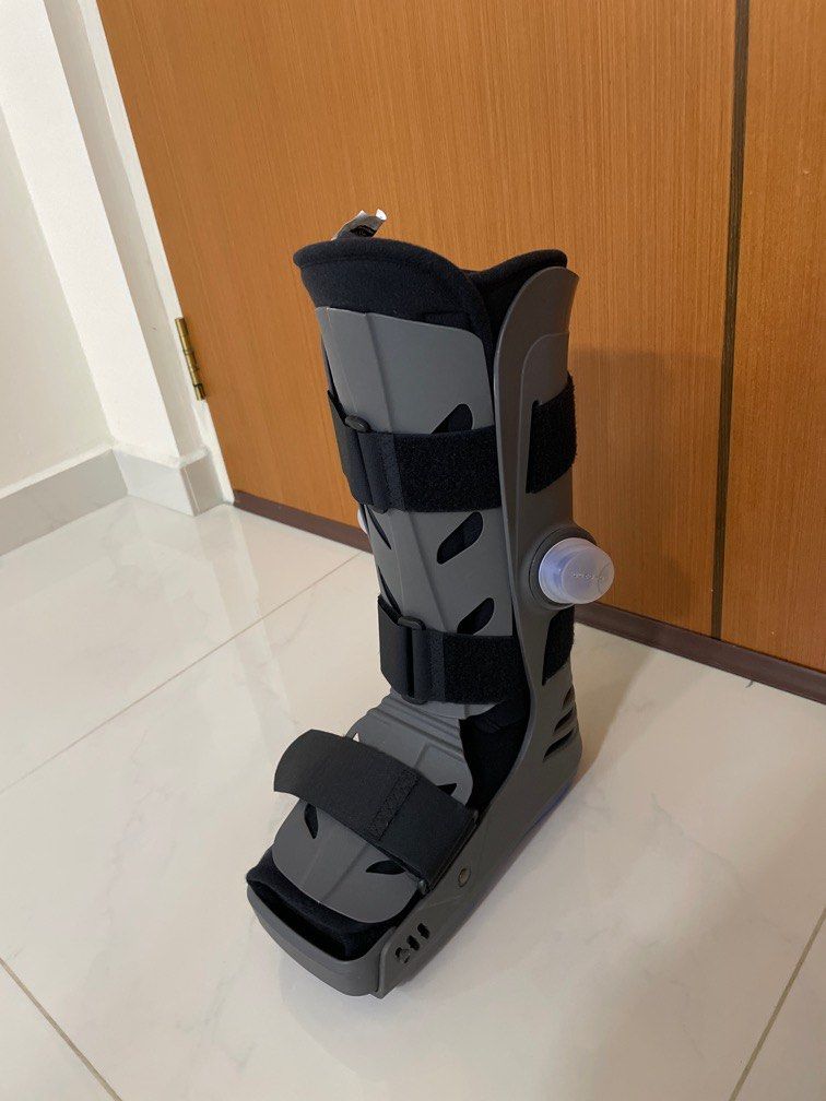 Aircast boot (Right leg), Health & Nutrition, Assistive & Rehabilatory ...
