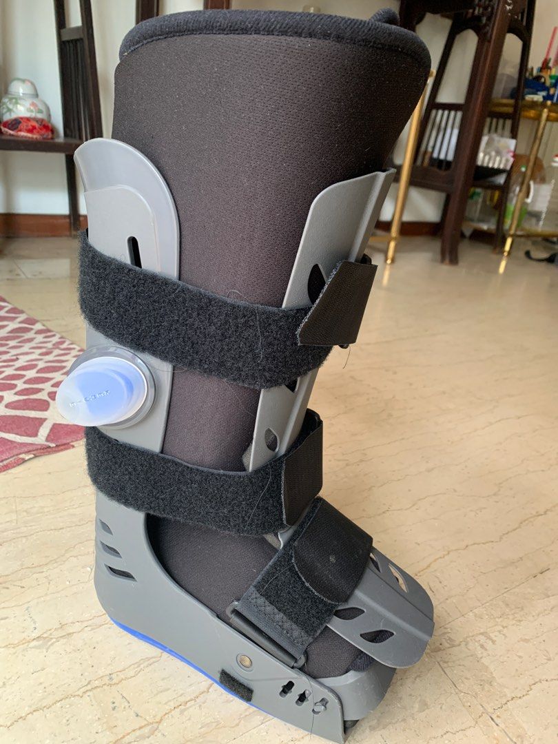 Apollo air cast boots (long), Health & Nutrition, Assistive ...