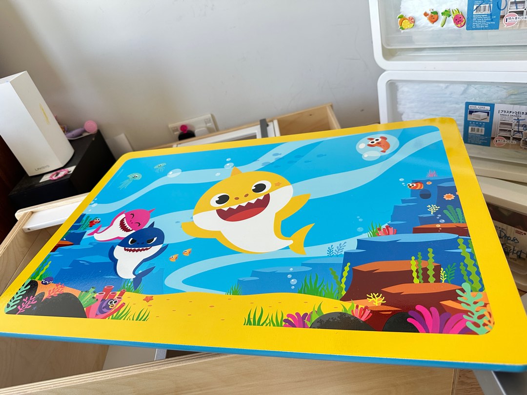 Baby shark table 60*40*40, 兒童＆孕婦用品, 兒童傢具, 兒童傢具 - 桌子及椅子 - Carousell