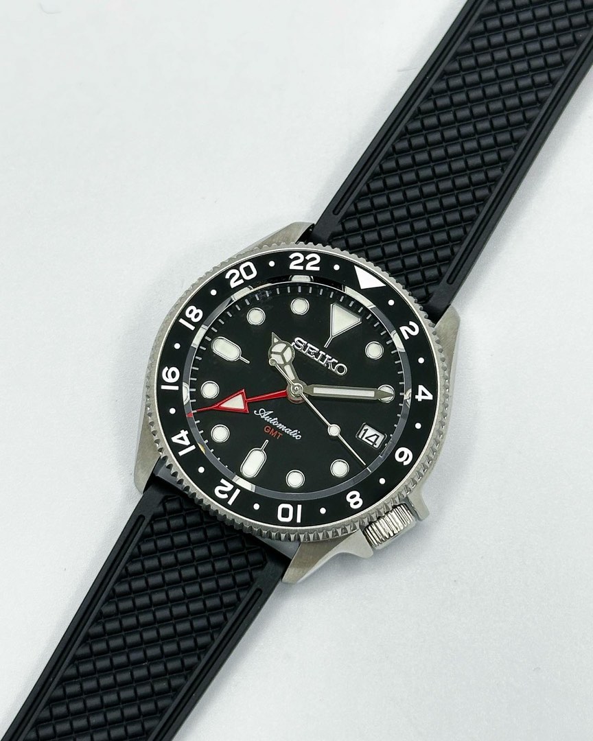 Custom Seiko Mod Black SKX013 38mm GMT automatic Watch, Hobbies & Toys ...