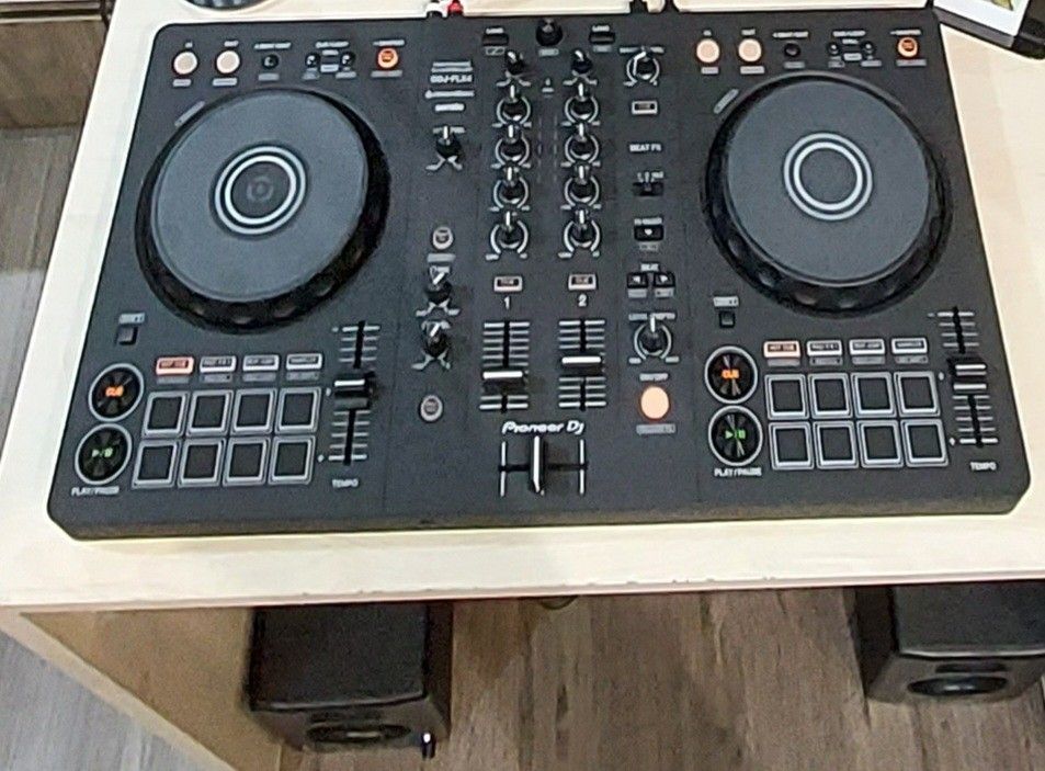 DDJ FLX 4 & Speakers., Audio, Other Audio Equipment on Carousell