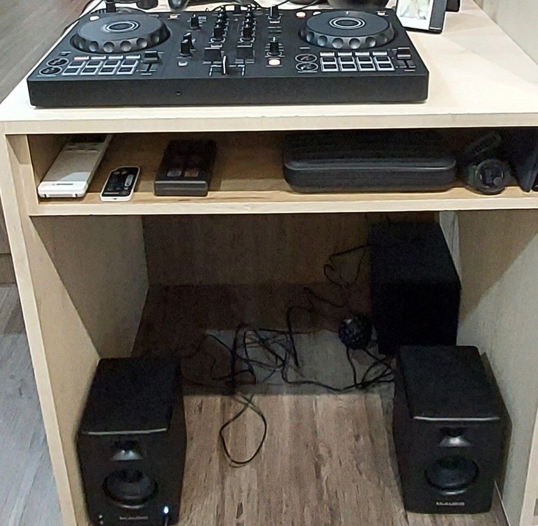 DDJ FLX 4 & Speakers., Audio, Other Audio Equipment on Carousell
