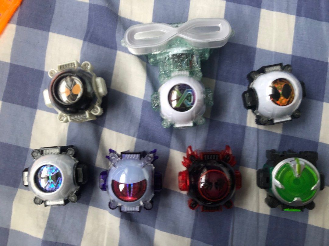 DX Kamen Rider Ghost Driver Set with ALL Eyecons (+ Fourze Eyecon), Hobbies & Toys, Toys & Games ...