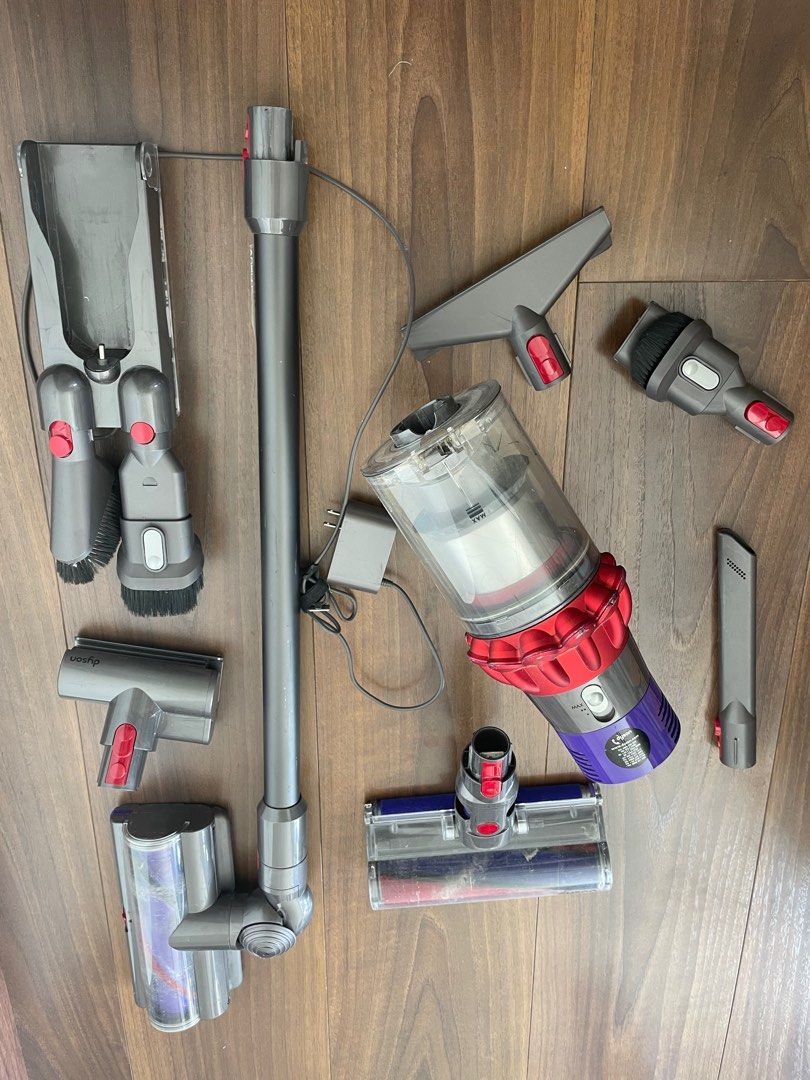 Dyson Vaccum Cyclone V10 Total Clean, TV & Home Appliances, Vacuum ...