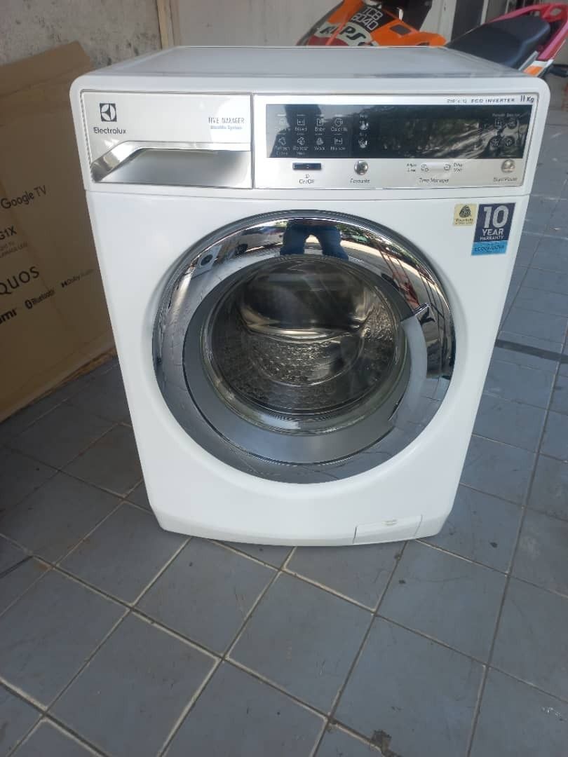 ELECTROLUX INVERTER FRONT LOAD WASHING MACHINE 11 KG, TV & Home ...