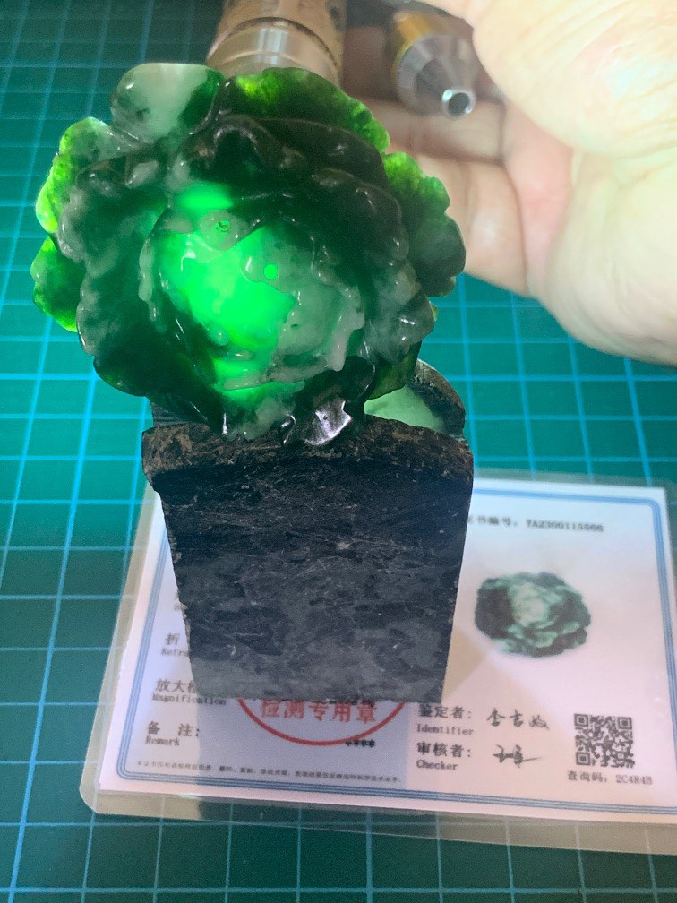 Flower jade with jade stand, Women's Fashion, Jewelry & Organisers ...