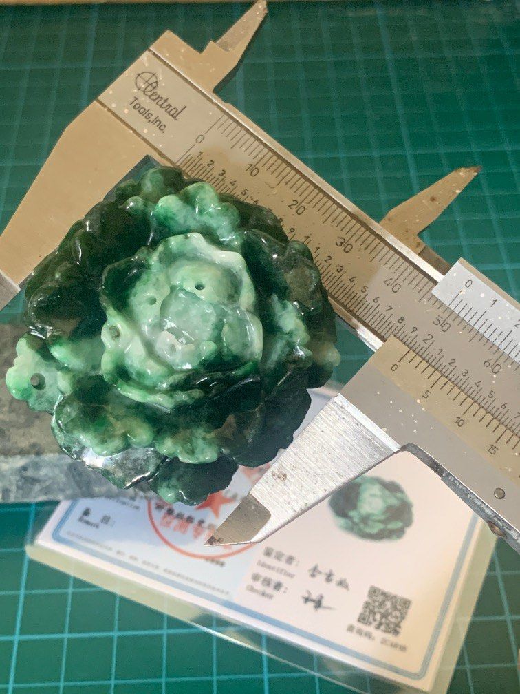 Flower jade with jade stand, Women's Fashion, Jewelry & Organisers ...