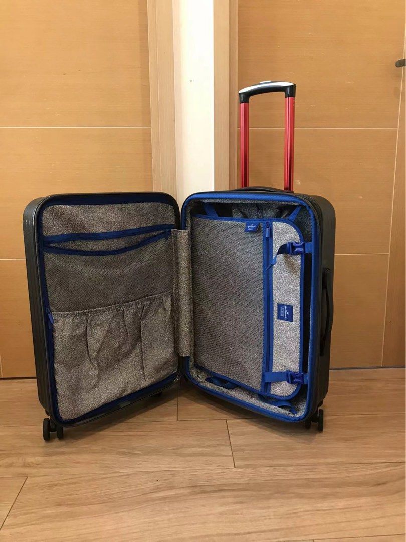 Hallmark 24” Luggage, 興趣及遊戲, 旅行, 旅遊 - 旅行必需品及用品 - Carousell
