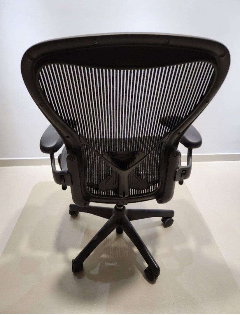 Herman Miller Aeron Classic (Size C/Fully Loaded/PostureFit), Furniture ...