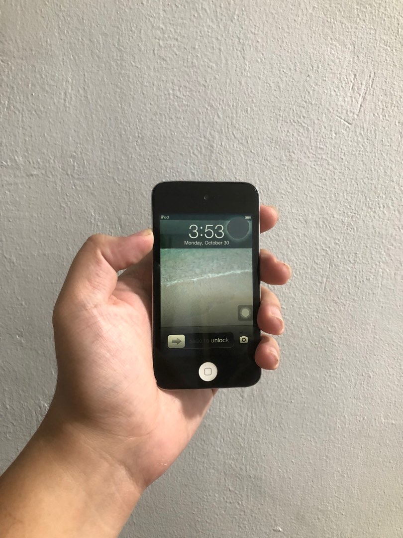 Ipod touch 4th gen 8gb, Mobile Phones & Gadgets, Other Gadgets on Carousell