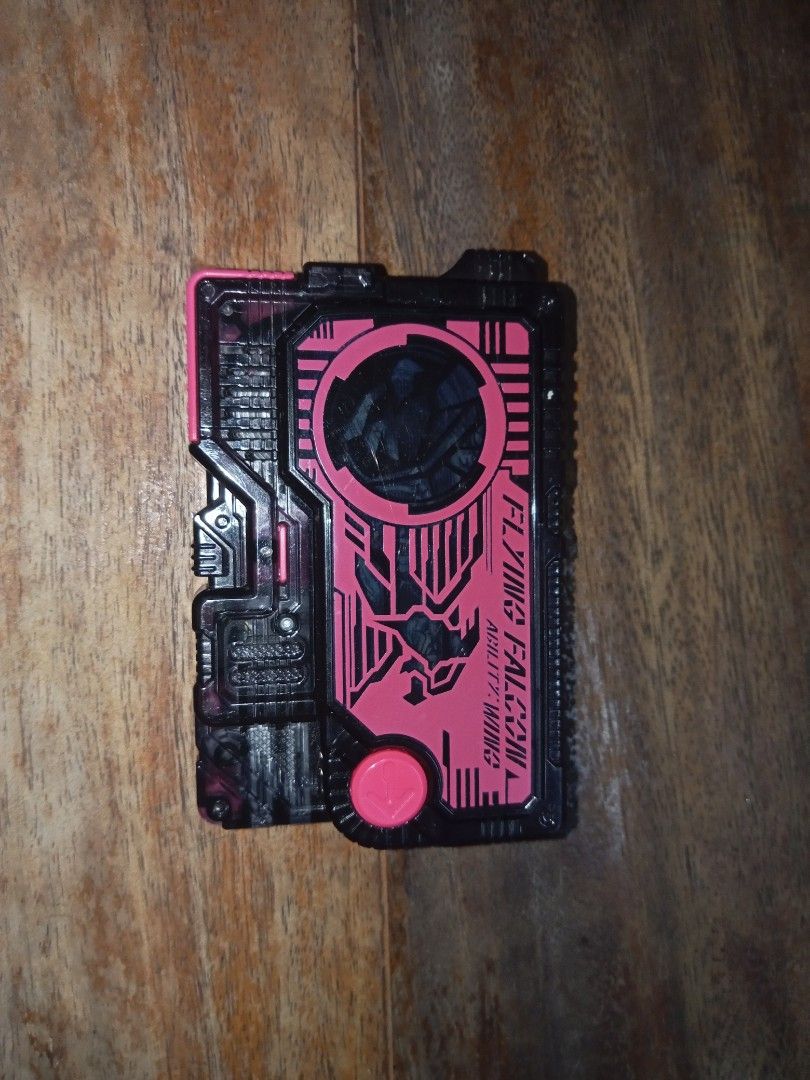 Kamen Rider Zero One DX Flying Falcon Progrise Key, Hobbies & Toys ...
