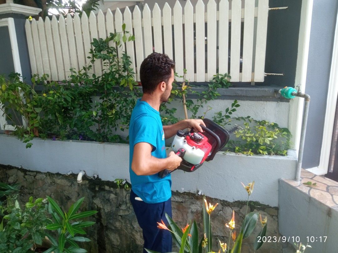 Lawn Grass cutting Potong Rumput, Services, Home Services, Cleaning on ...