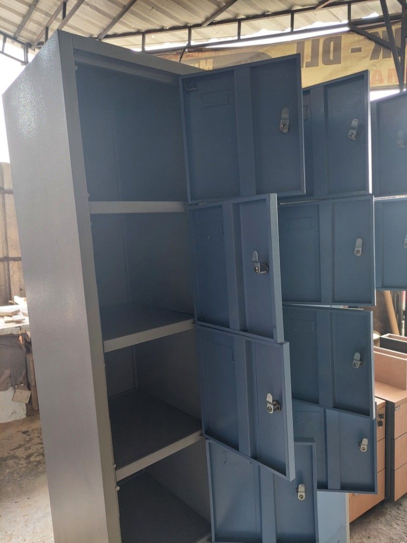 locker besi pintu 18 krisbow, Perabotan Rumah di Carousell