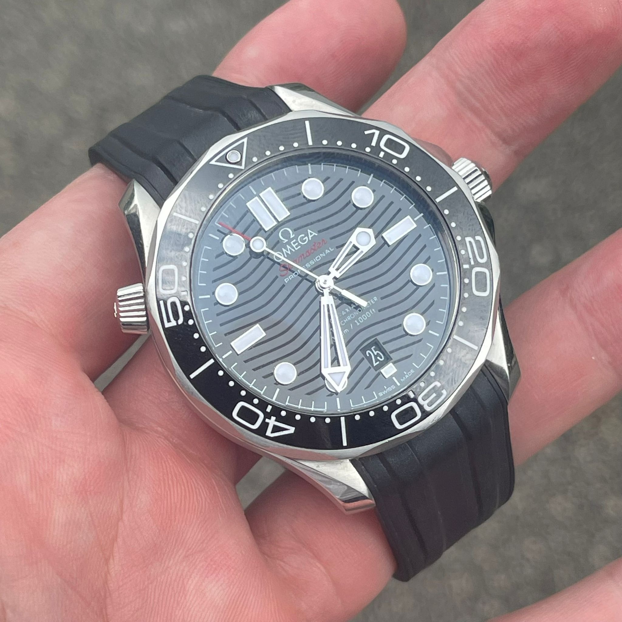 Mar 19 Omega Seamaster Diver SMP 300 Black Rubber, Luxury, Watches on ...