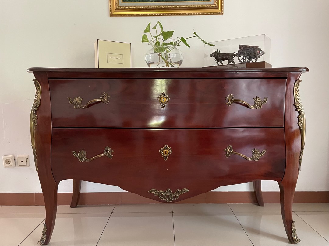 Meja Pajangan Classic , Perabotan Rumah di Carousell