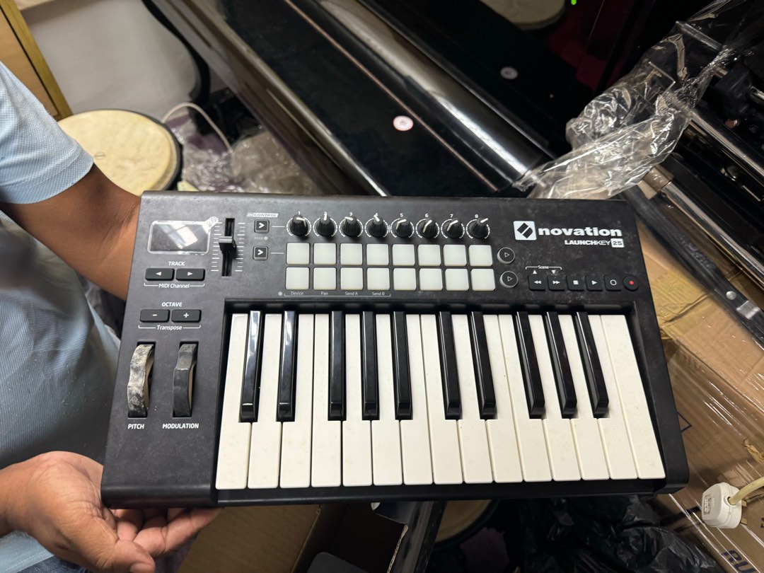 Novation Launchkey 25, Hobbies & Toys, Music & Media, Musical ...