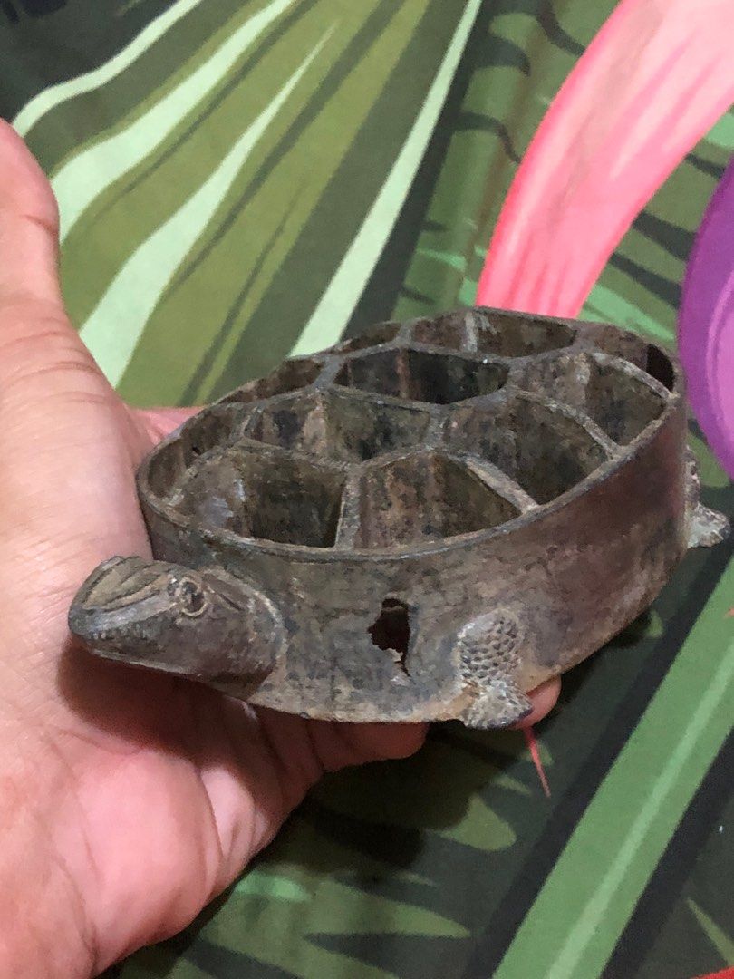 Old heavy metal cast turtle display, Hobbies & Toys, Memorabilia ...