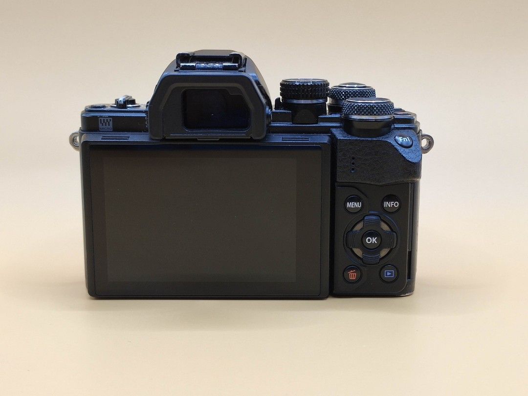 Olympus E-M10 Mark II Mirrorless MFT Camera body (EM10 M2), Photography ...