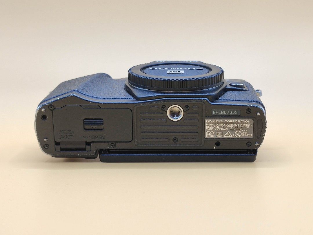 Olympus E-M10 Mark II Mirrorless MFT Camera body (EM10 M2), Photography ...