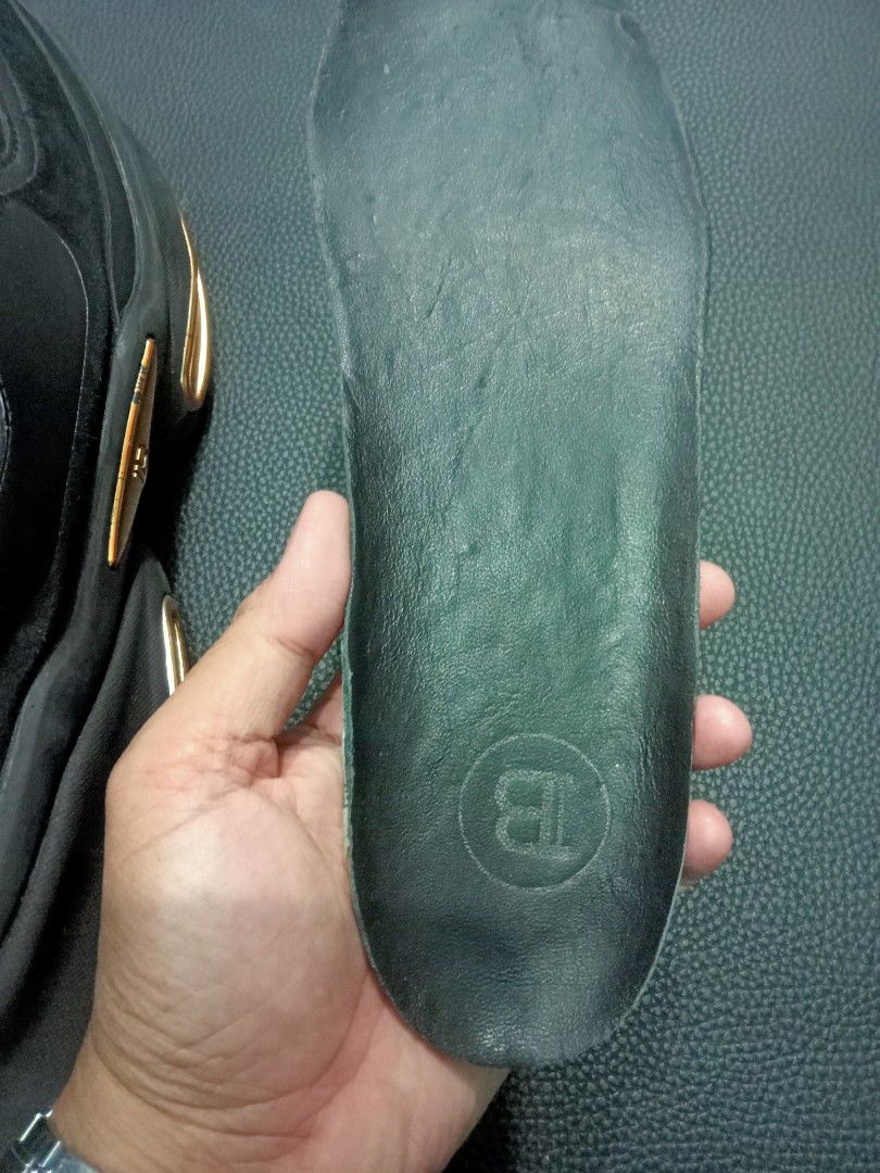 Sepatu Balmain Paris, Fesyen Pria, Sepatu , Sneakers di Carousell