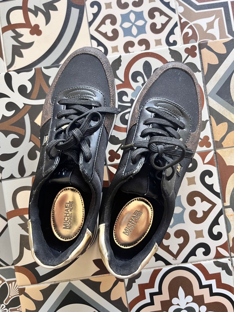 Snickers, Men's Fashion, Footwear, Sneakers on Carousell