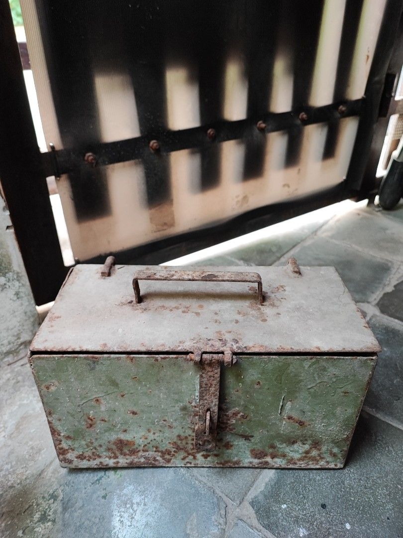 Tool Box Kotak Perkakas Besi Vintage, Perabotan Rumah di Carousell