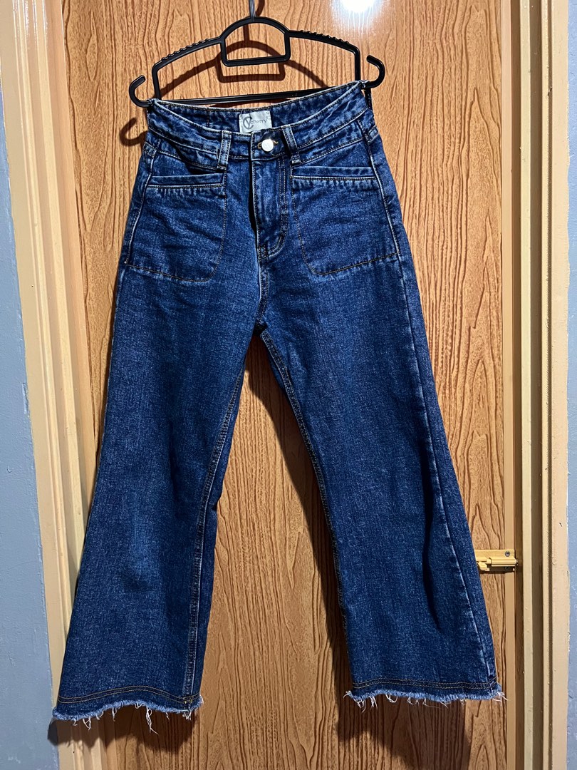 WIGHT LEG JEANS, Women's Fashion, Bottoms, Jeans & Leggings on Carousell
