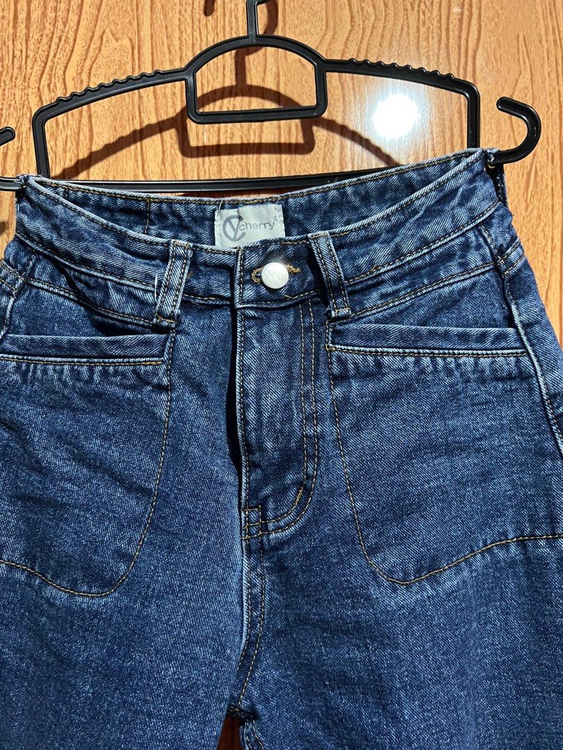 WIGHT LEG JEANS, Women's Fashion, Bottoms, Jeans & Leggings on Carousell