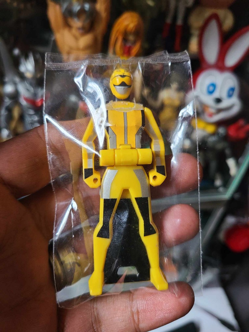 Yellow Power Ranger key Buster Yoko Usami Tokumei Sentai Go-Busters ...