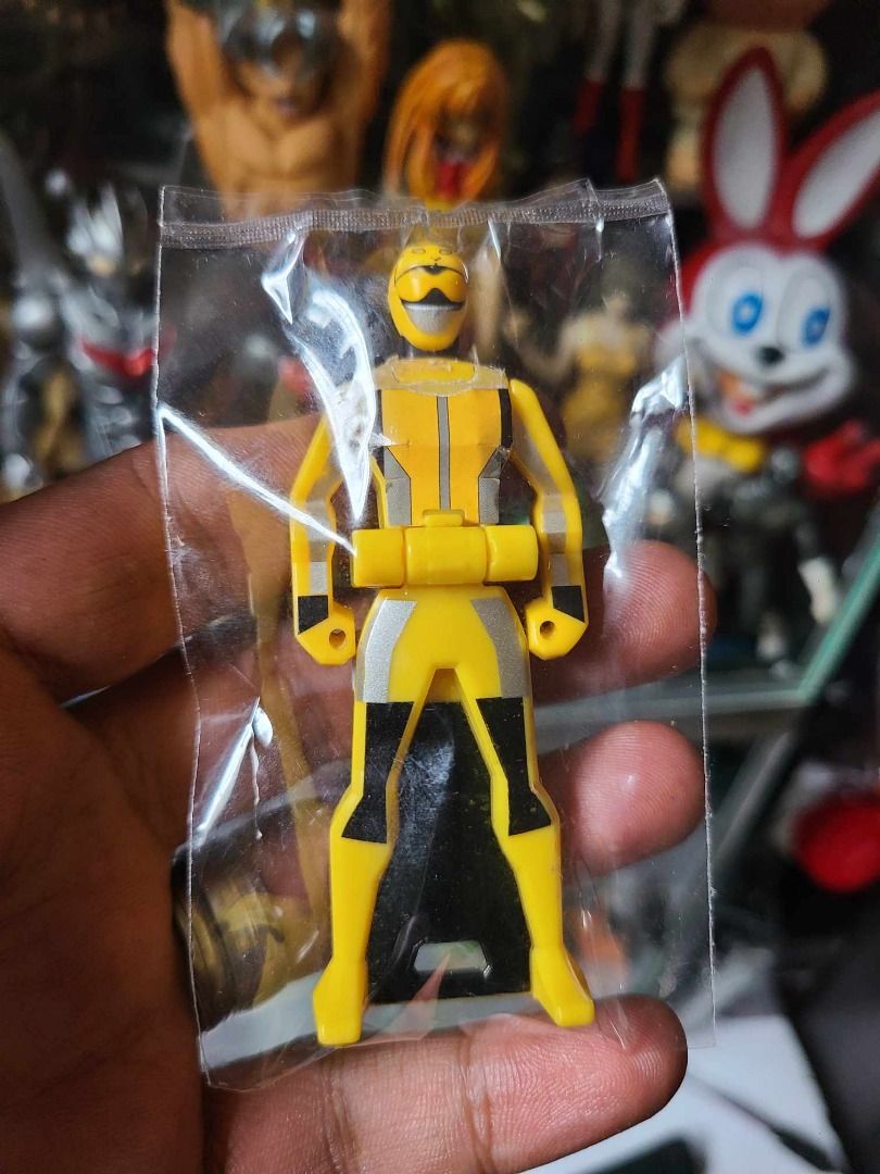 Yellow Power Ranger key Buster Yoko Usami Tokumei Sentai Go-Busters ...