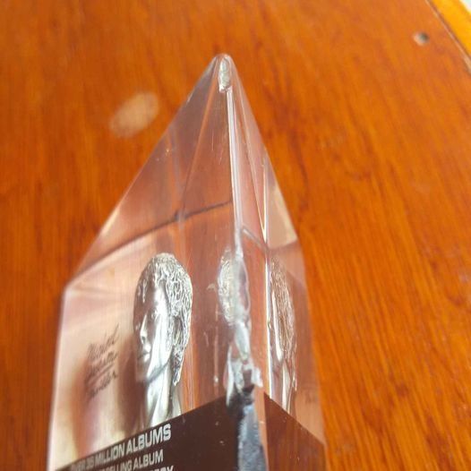 1984 MICHAEL JACKSON PAPERWEIGHT, Hobbies & Toys, Music & Media, Music ...